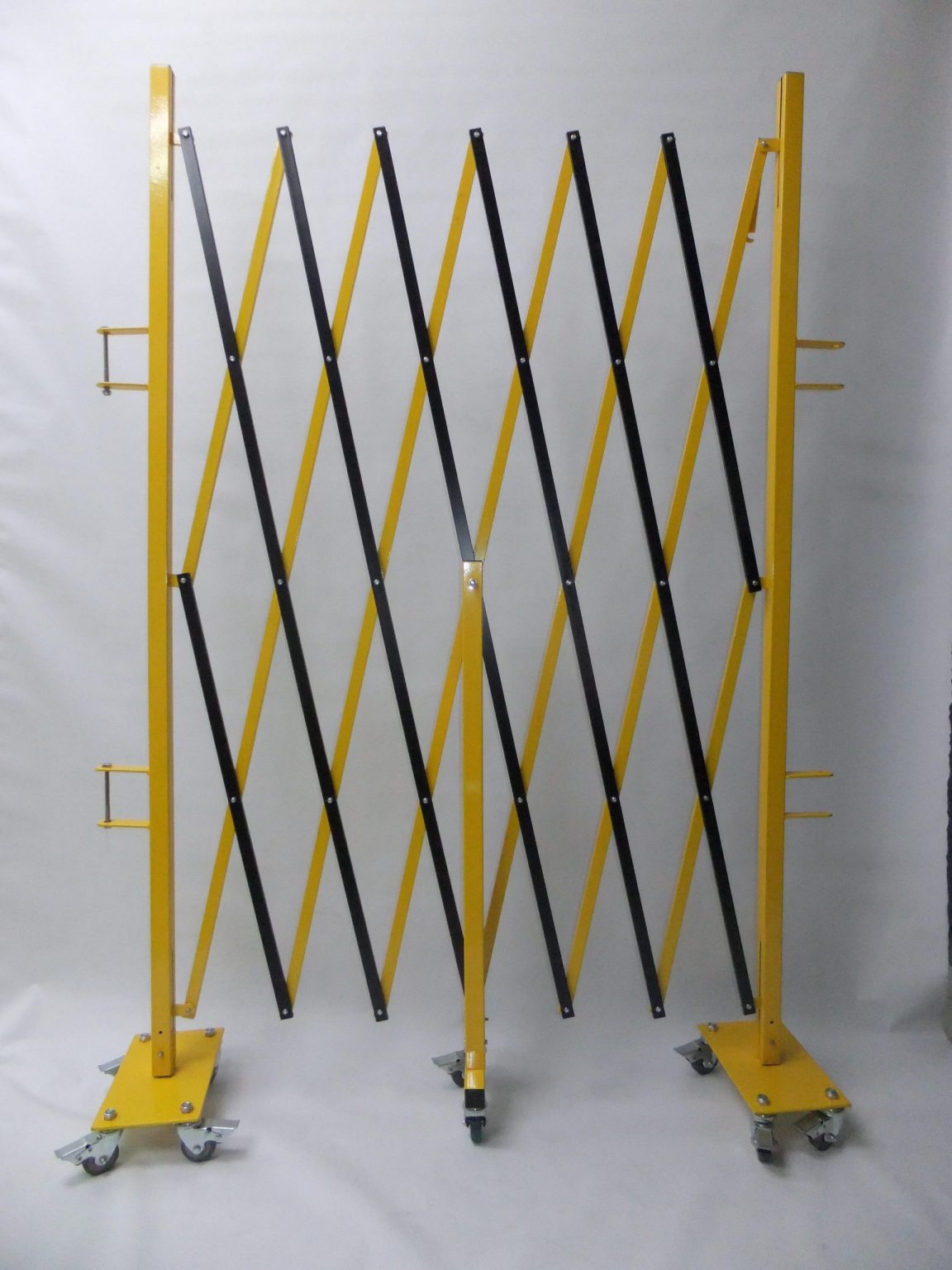 [#1] Retractable Barricade Singapore - Retractable Rails I LTC